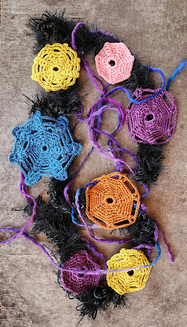 Ravelry: Tinklas Art Motif pattern by Emmy Tofa