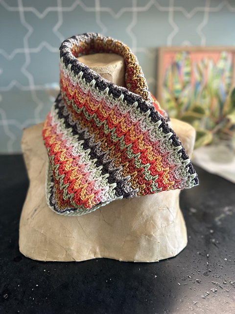 Ravelry: Summer Chats Cowl (crochet) pattern by Laura Dobratz