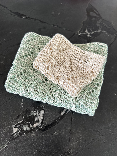 Ravelry: Hostess with the Mostest pattern by Laura Dobratz