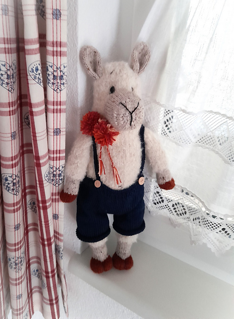 Ravelry: Lama Herbert pattern by Marina Hammerle-Niesporek