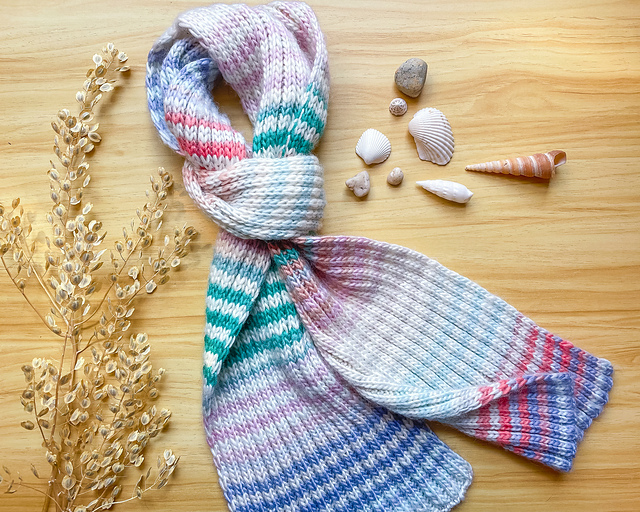 Ravelry: Easy Reversible Ribbed Scarf pattern by Gabrielle Vézina