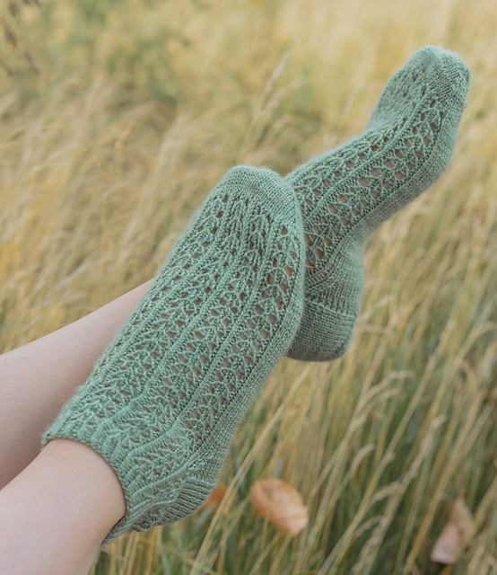 Ravelry: Meadow Socks pattern by Gabrielle Vézina