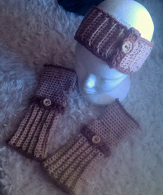 Ravelry: Ribbed Fingerless Gloves & EarWarmer pattern by Donna Veatch