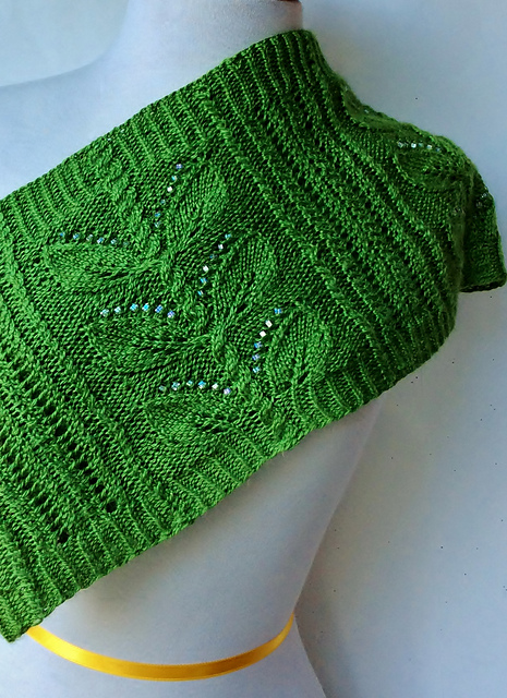 Ravelry: Shimmering Leaves Cowl pattern by Galzanne Knits