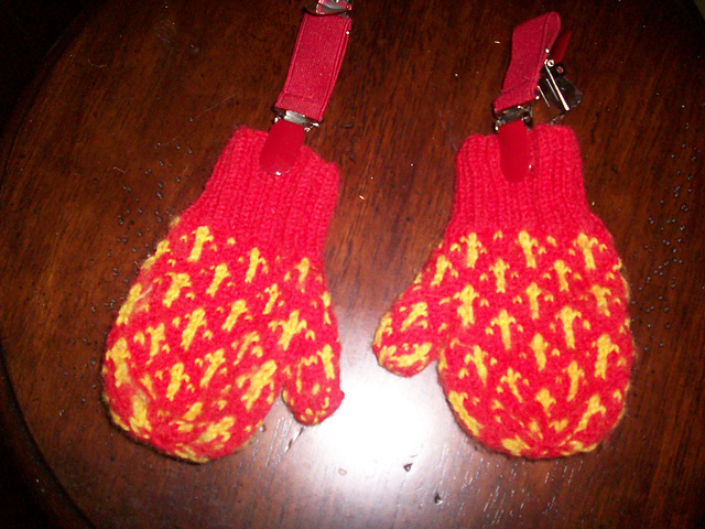 Ravelry: Chicky Feet Mittens pattern by Robin Hansen