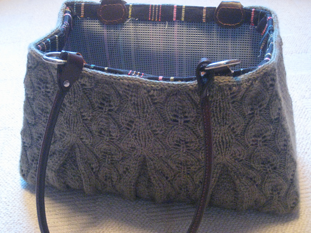 Ravelry: ghanima's Lacey Leaf Satchel