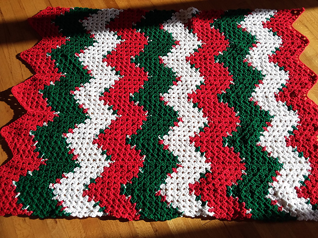 Ravelry: gingersnapper's Christmas Ripple