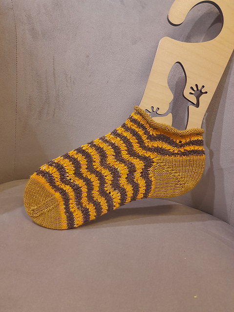 Ravelry: indian vibes socks pattern by Virginie Spitalier