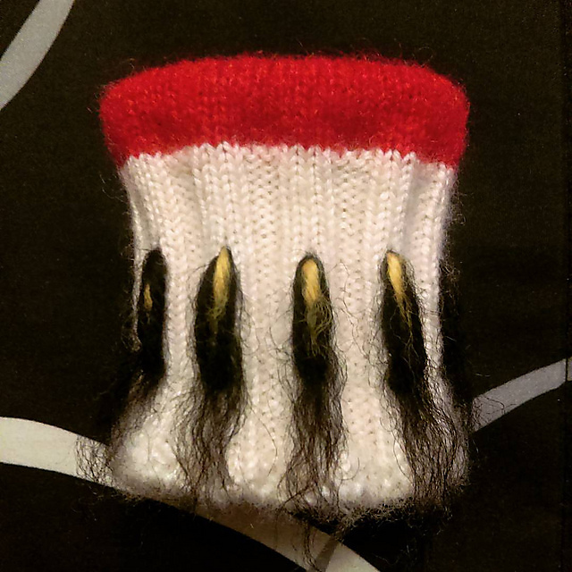 Ravelry: Ermine Muffatees pattern by Elvina M. Corbould