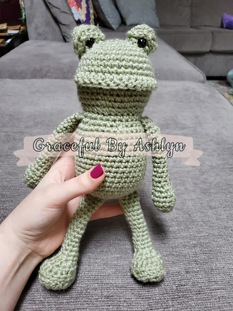 Ravelry: Fergus frog pattern by Ashlyn Chapman