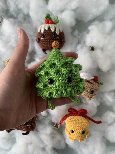 Ravelry: Christmas Tree Mini pattern by Grace Robson