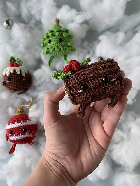 Ravelry: Christmas Yule Log Mini pattern by Grace Robson