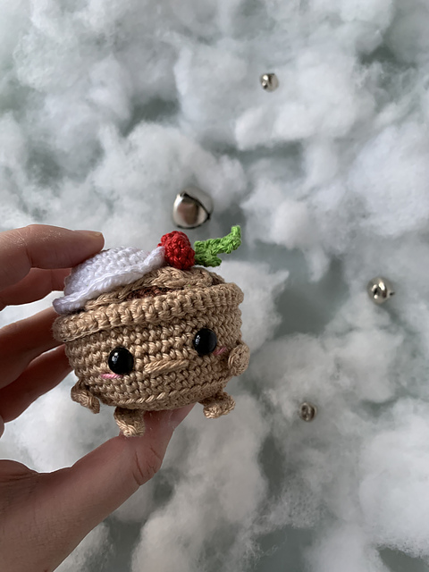 Ravelry: Christmas Mince Pie Mini pattern by Grace Robson