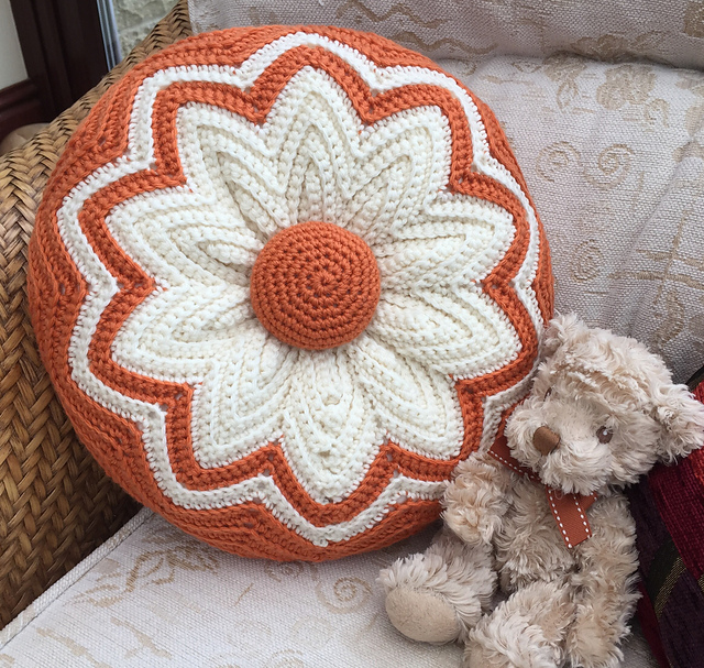 Ravelry: grandmasuzibobs' Round Ripple Retro Cushion
