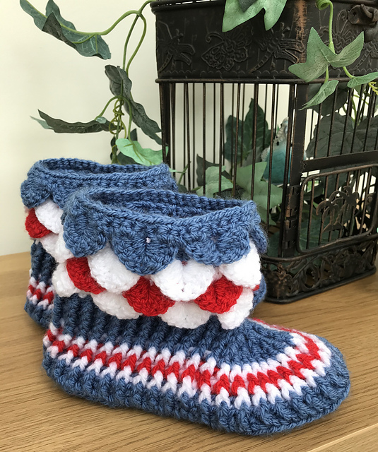 Ravelry: grandmasuzibobs' Crocodile Slippers