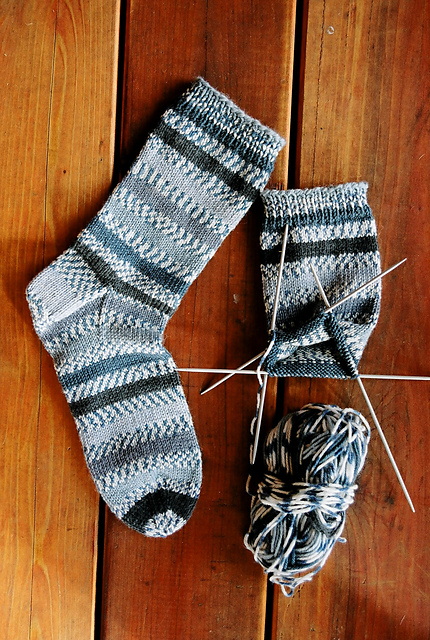 Ravelry: # 242 Beginner's Mid Weight Socks pattern by Diane Soucy