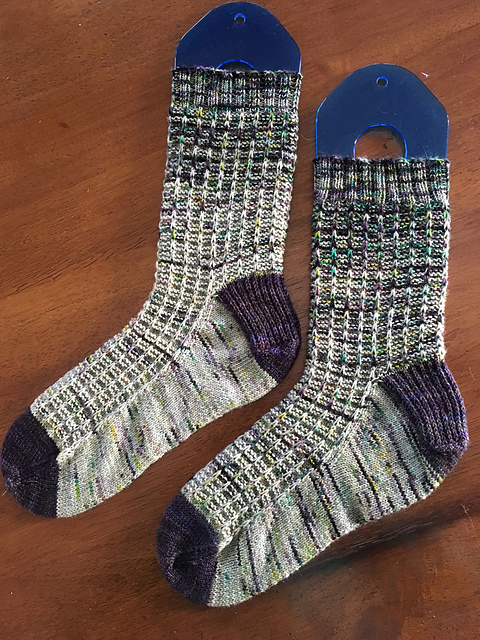 Ravelry: Alligator Back Socks pattern by Liz Harris