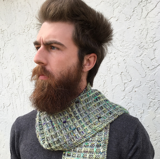 Ravelry: Alligator Back Scarf pattern by Liz Harris
