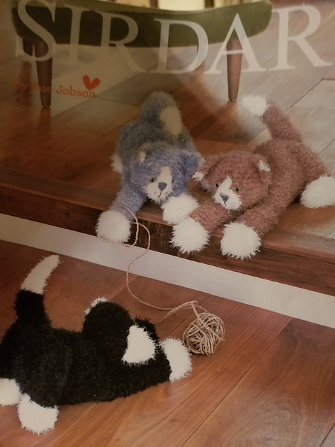 Ravelry: Cats pattern by Sue Jobson