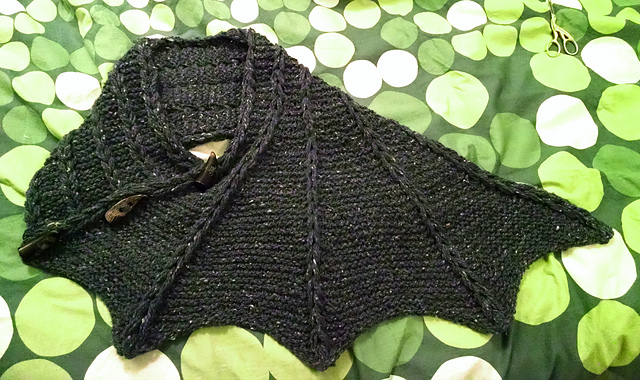 Ravelry: grenacia's Dragon Wing Cowl with short rows