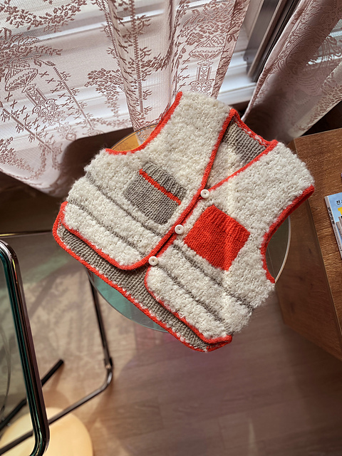 Ravelry: BIG BIRD VEST KIDS pattern by grey level knitter
