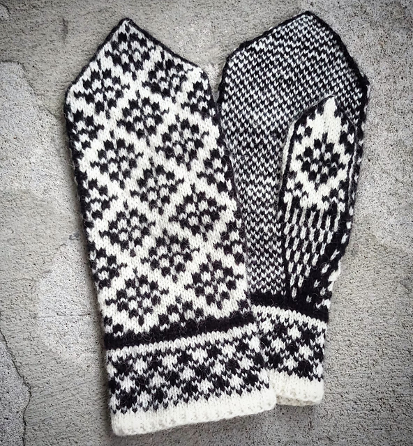 Ravelry: Sparivettlingar pattern by Gudlaug M. Juliusdottir