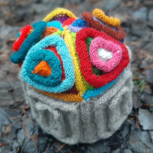 Ravelry: gustavs' cap_48 triangles & rectangles on the roll