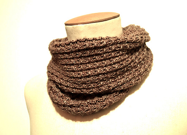 Ravelry: Snood en Metalico pattern by Gwenola K.