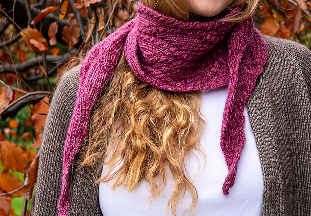 Ravelry: Quicksand Scarfette pattern by Hanna Maciejewska