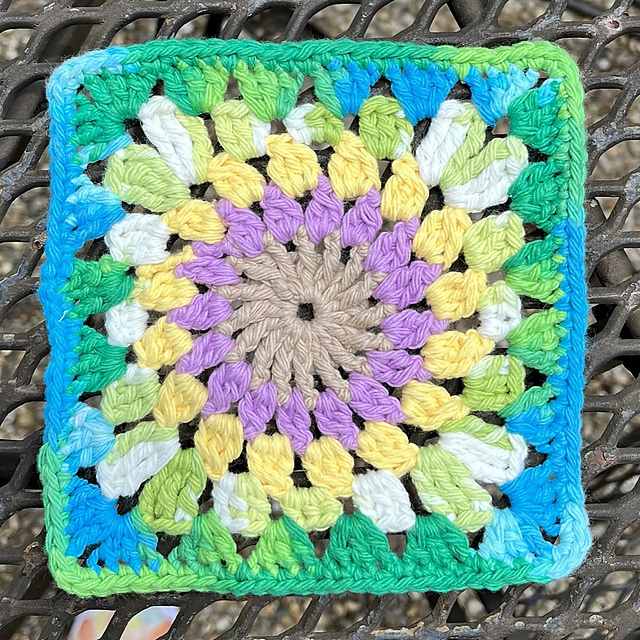 Ravelry: Lovely Sunflower Granny Square pattern by Ly Ngo