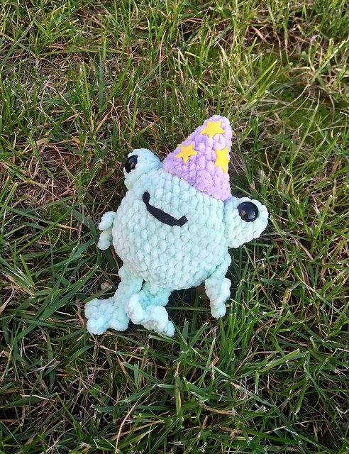 Ravelry: Wizard Froggy pattern by Evdokiia Alekseeva