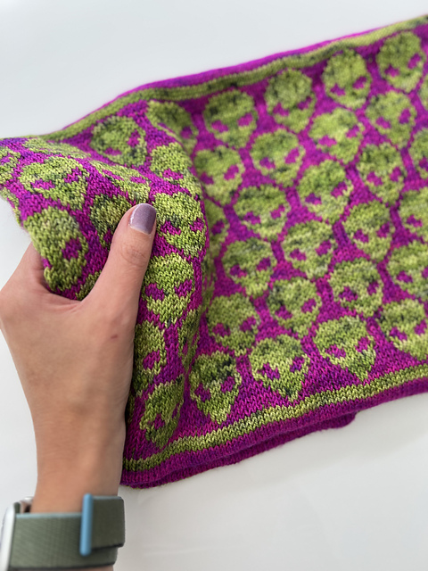 Ravelry: Aliens Cowl pattern by Kam - handknitbykam