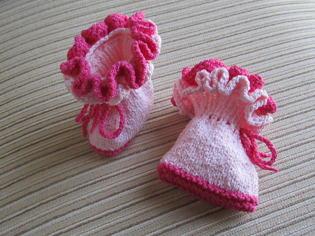 Ravelry: Pink Baby Booties with Ruffles pattern by Yelena Chen