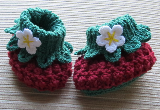 Ravelry: COTTON BERRY BOOTIES pattern by Yelena Chen