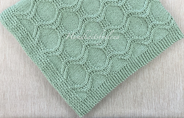 Ravelry: Baby Blanket in a Large Turtle Shell Stitch pattern by Yelena Chen