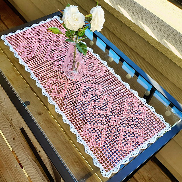 Ravelry: Heart Table Runner pattern by Raine Eimre