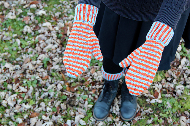 Ravelry: Funkasonic Mittens pattern by Heidi Gustad