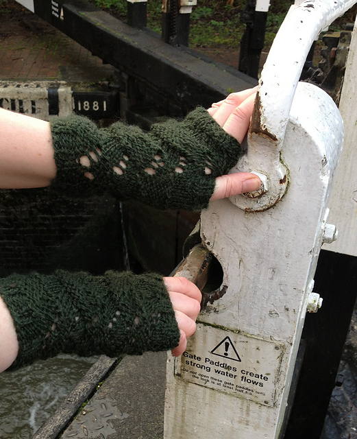 Ravelry: Black Beacon Gauntlets pattern by Miranda