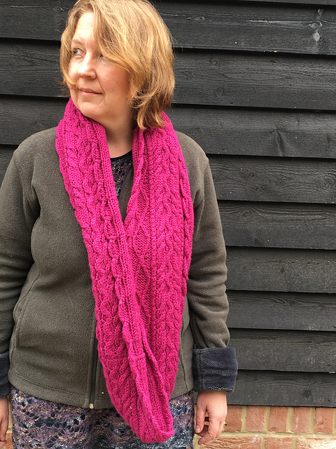 Ravelry: Lazy Eight Cowl pattern by Miranda