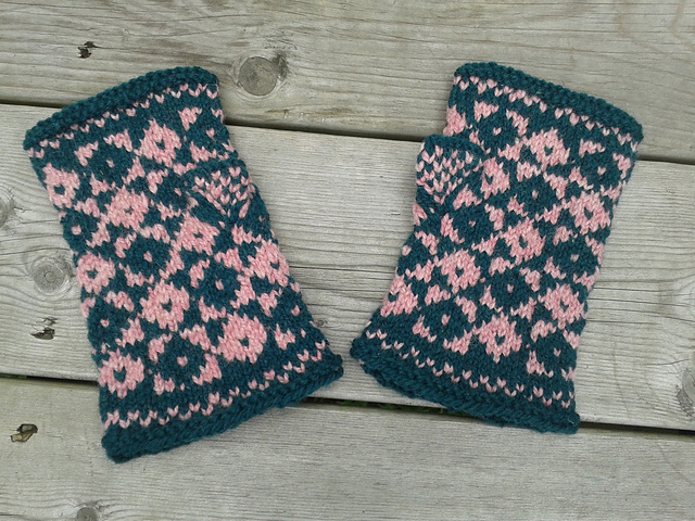 Ravelry: Wreckhouse Wristers pattern by Andrea Babb