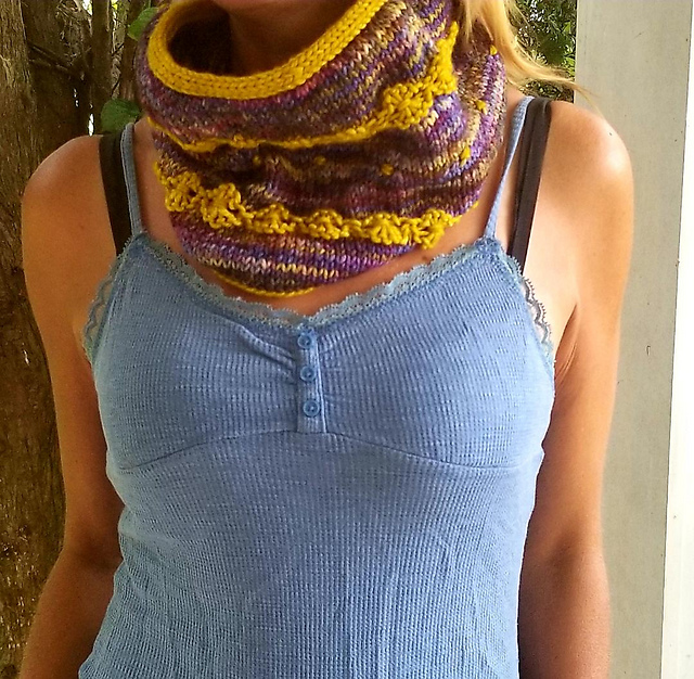 Ravelry: Flower to Flower Cowl pattern by Ronda H