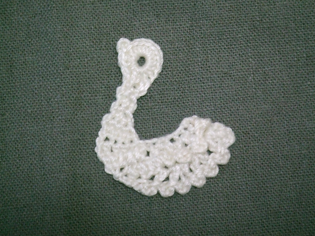 Ravelry: Swan motif pattern by Chinami Horiba