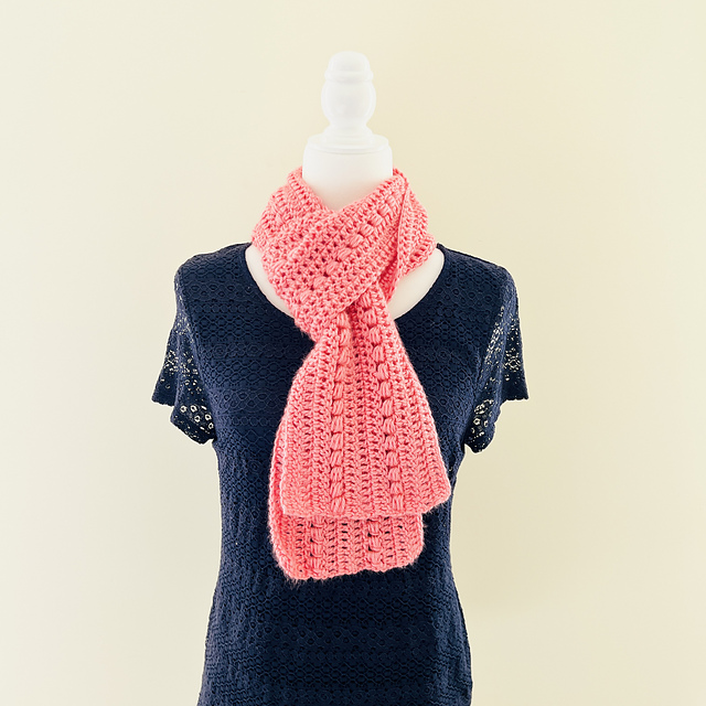 Ravelry: Wrapping Hugs Scarf pattern by Ana Yang