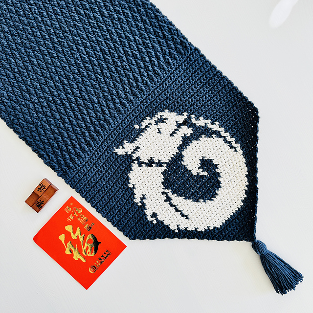 Ravelry: Dragon Table Runner pattern by Ana Yang
