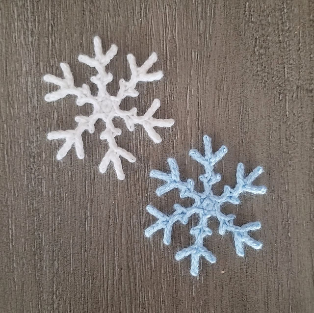 Ravelry: Snowflake Applique pattern by Michele Webb