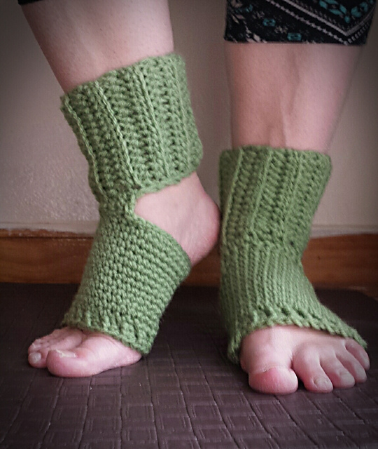 Ravelry: Easy Yoga Socks pattern by Heartmade Crafts