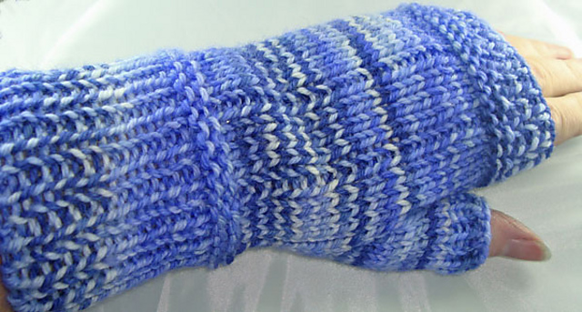Ravelry: Simple Ribbed Fingerless Mittens pattern by Heathermaid