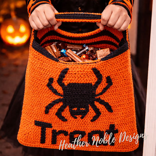 Ravelry: Bats and Spider -Trick or Treat Bag pattern by Heather Noble
