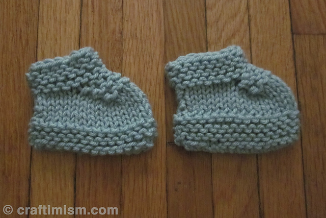 Ravelry: Easy 2-needle baby slippers pattern by Heidi Arjes