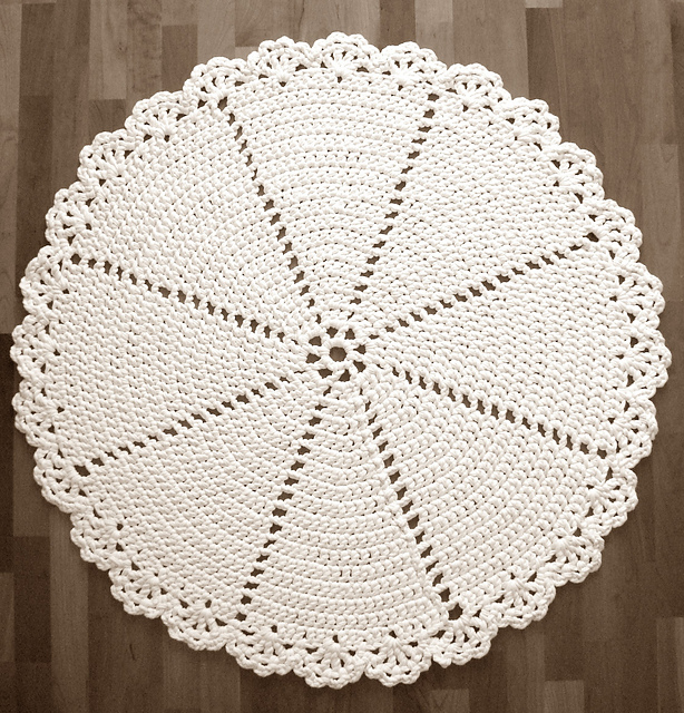 Ravelry: Simple Lace Rug pattern by Pirjo K